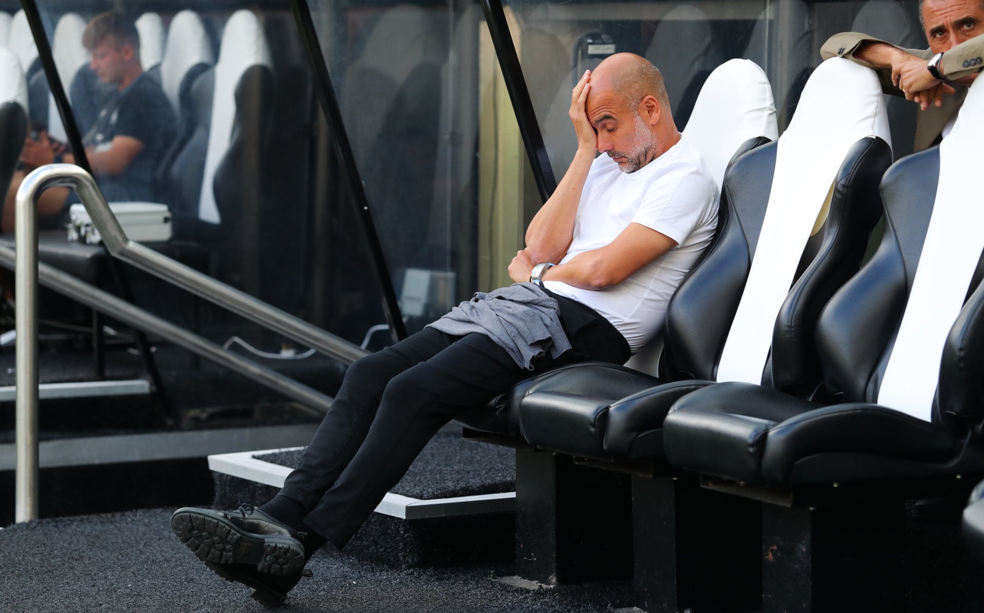 Player now signs new contract with £865m release clause after ...