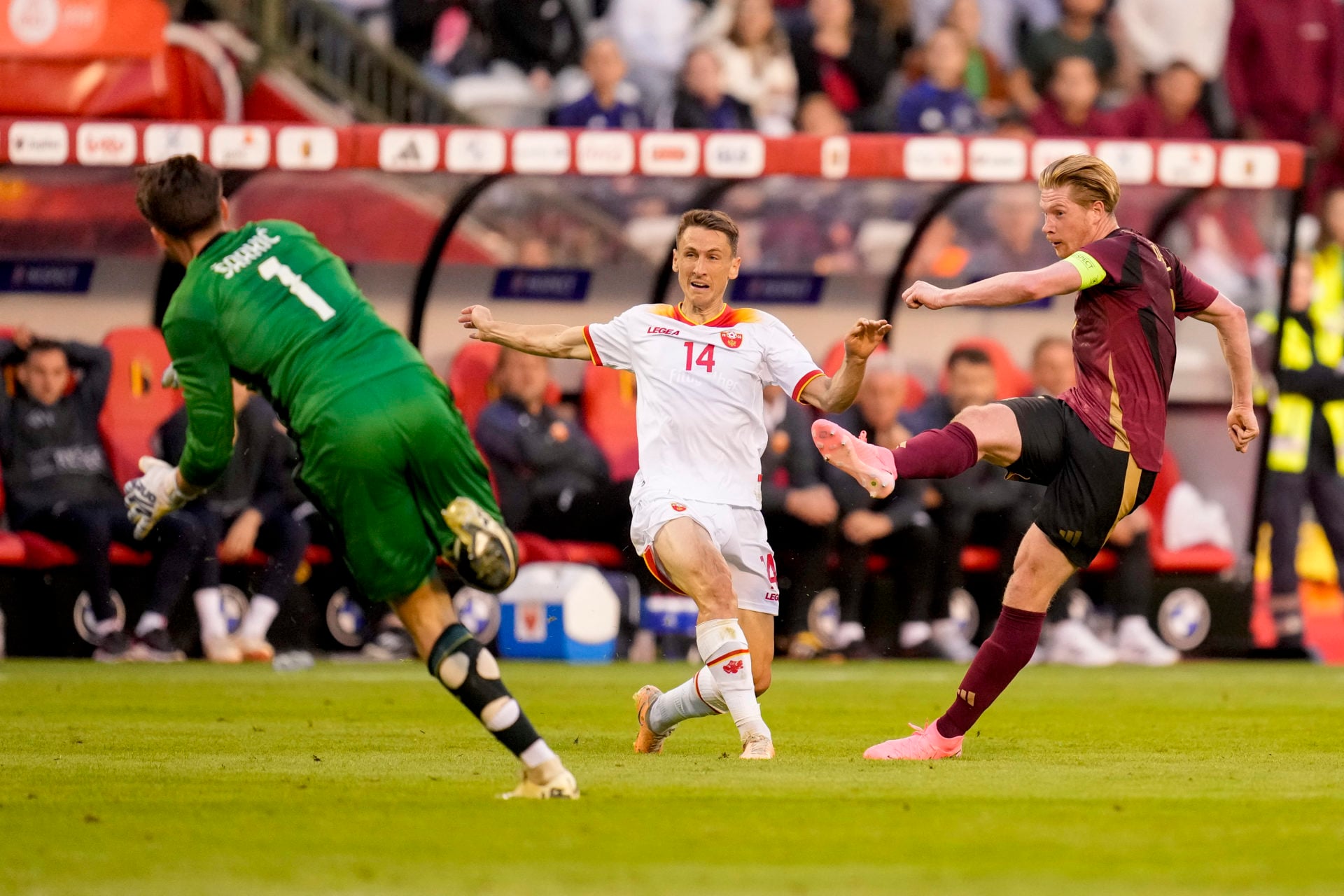Jack Grealish reacts after Kevin De Bruyne scores from 35 yards on ...